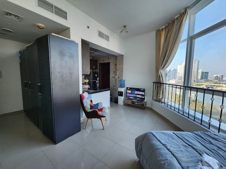 Modern Studio in Hydra Tower C6 with Stunning Lake Views ...